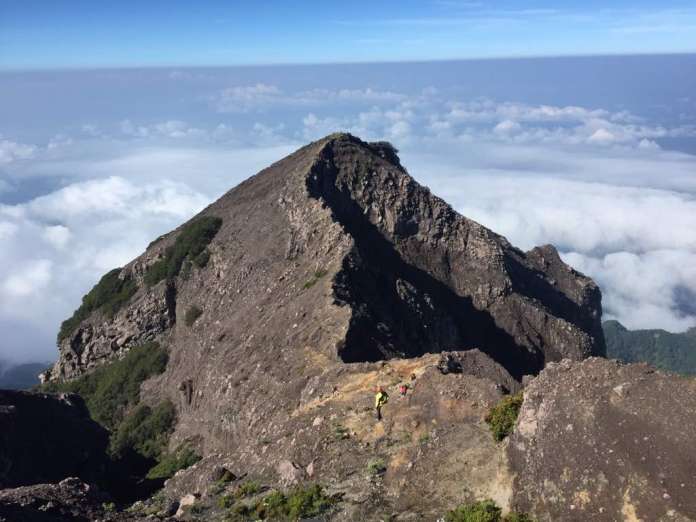 8 Tempat Camping Populer dengan Pemandangan Terbaik di Pulau Jawa ...