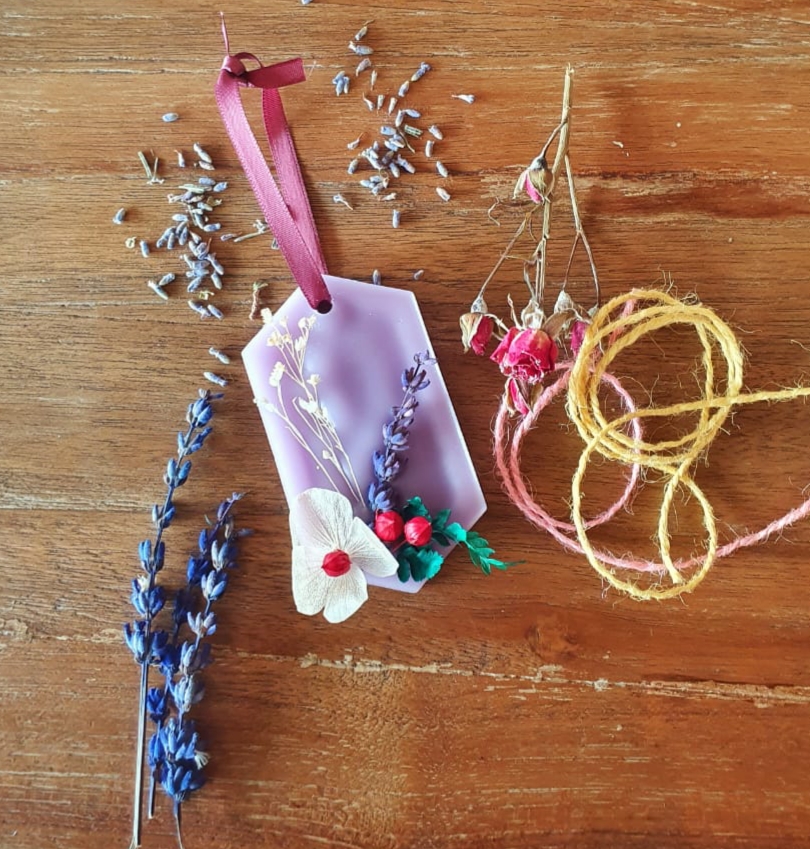 Review Kelashobi Berkreasi Dengan Wax Dan Bunga Kering Kelas Hobi